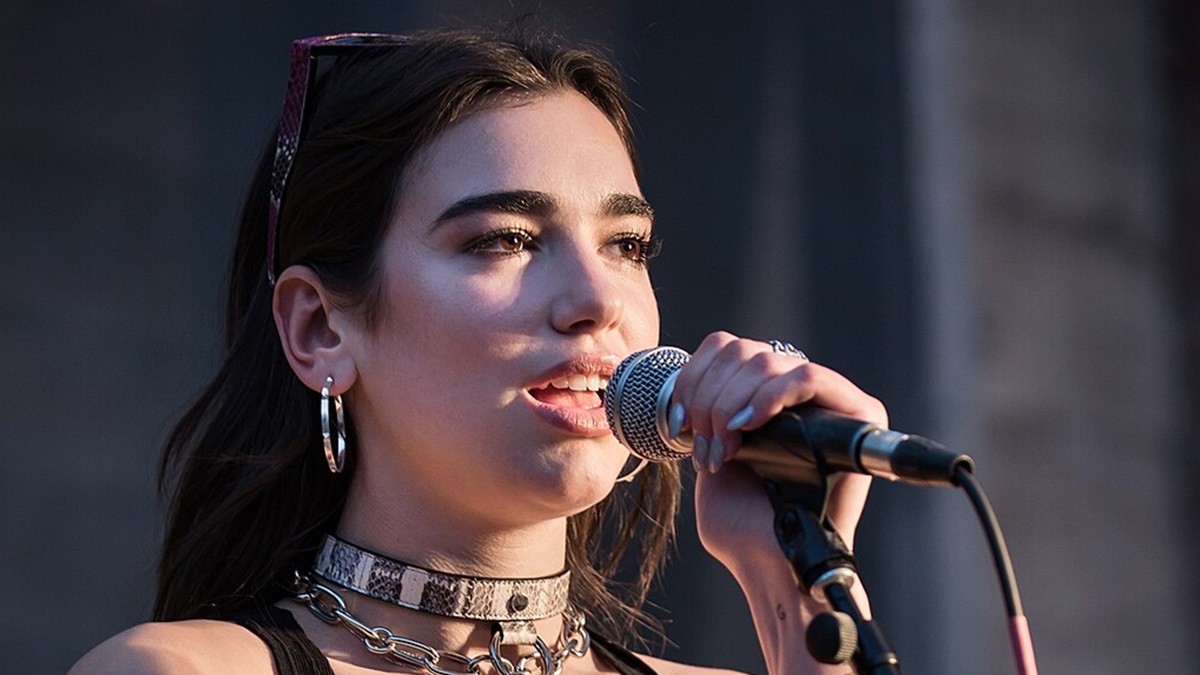 Zpěvačka Dua Lipa nechala nahlédnout do svého luxusního sídla