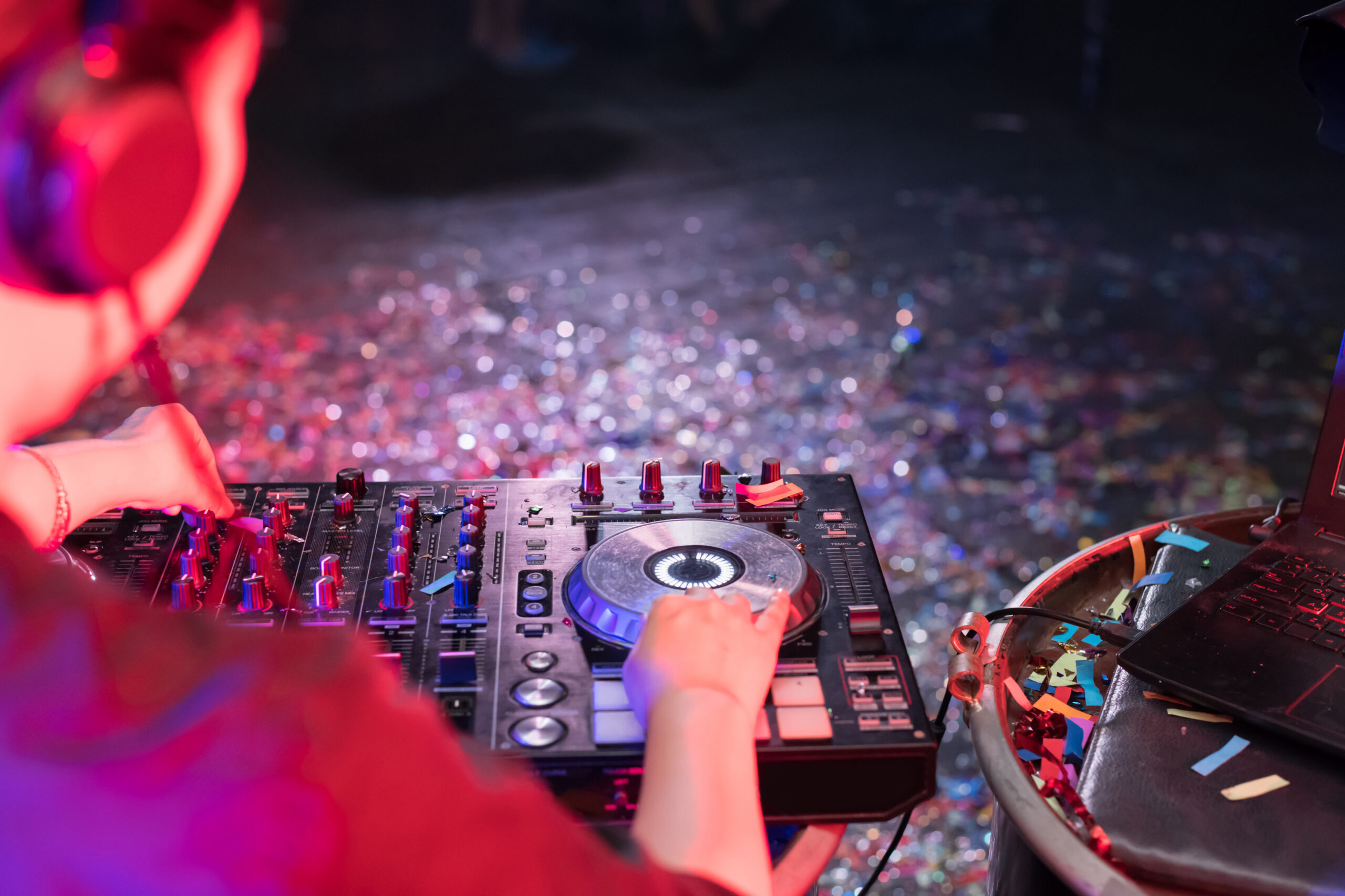 DJ Wich v O2 areně. Velký sen českého hip hopu, který měl i trhliny